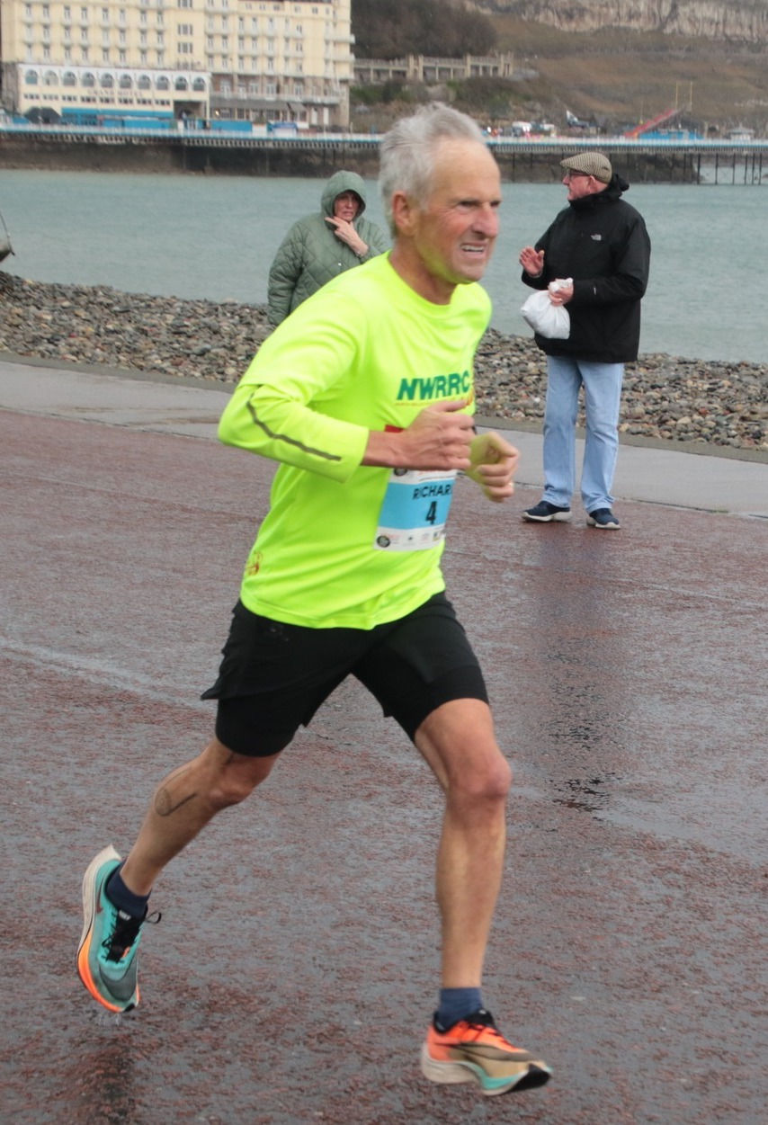 Welsh runners on the road... https://www.welshmastersathletics.co.uk ...