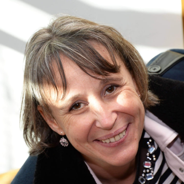 INTERVIEW ANNE HELIE