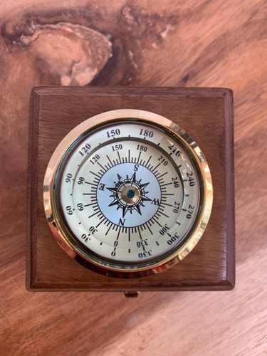 Curved Glass Floating Dial Compass | 34degrees