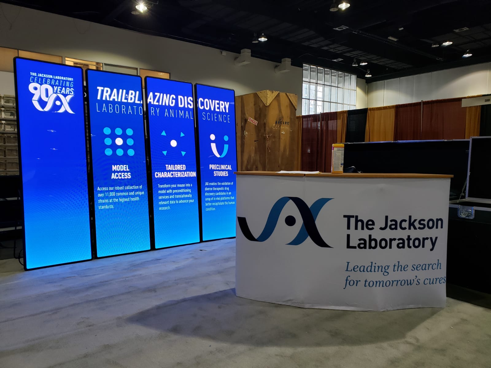 iMira 2 Indoor LED Totem | HUAHAI LED