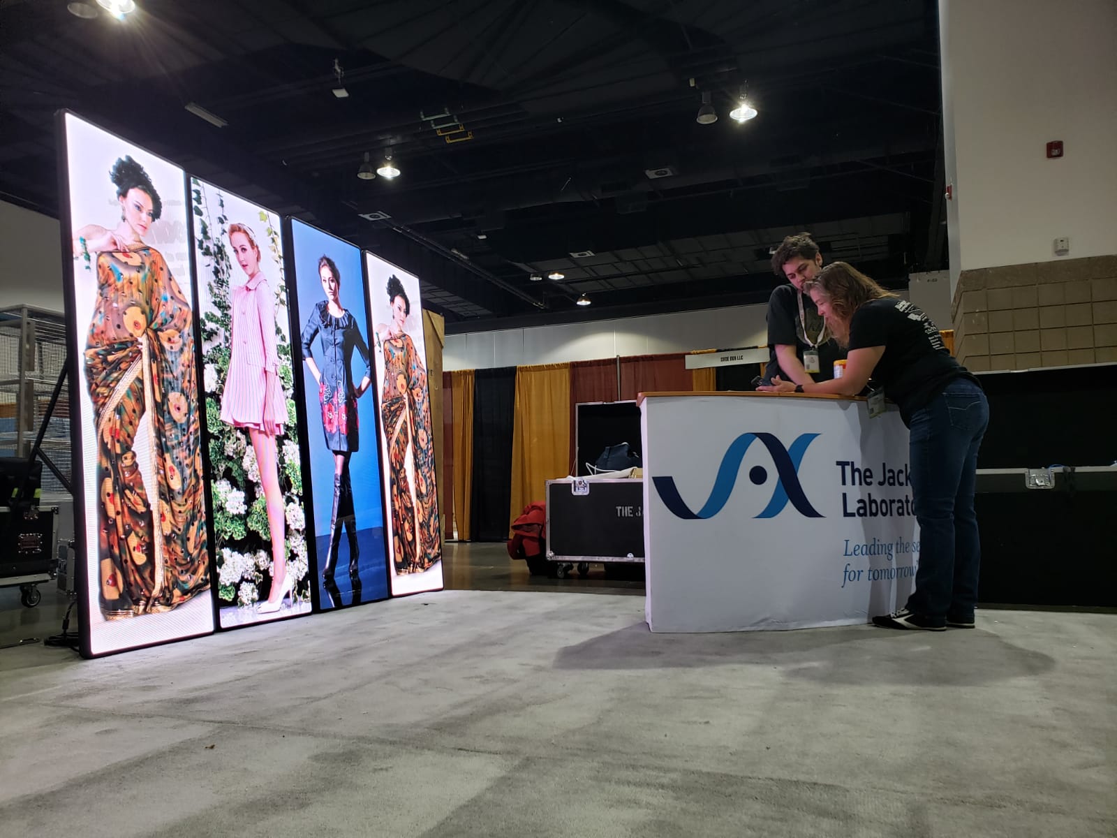 iMira 2 Indoor LED Totem | HUAHAI LED