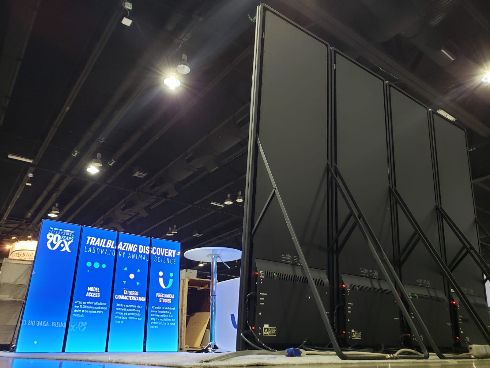 iMira 2 Indoor LED Totem | HUAHAI LED