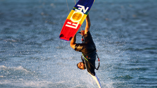 Kiteboarding with Xtreme Kites & Paddle - Always wanted to learn to fly ...
