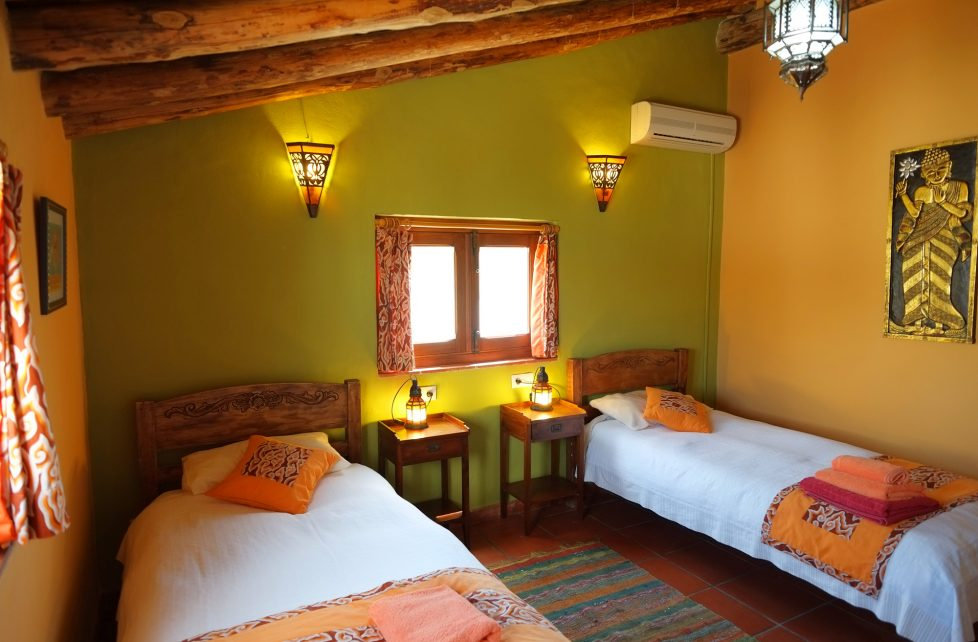 Double or twin room with shared bathroom in shared house