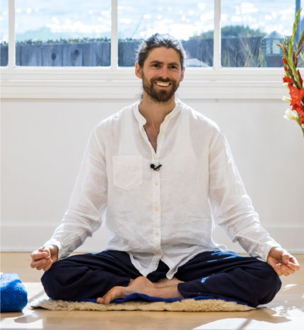 Workshop: Whole Life Yoga with James Boag (26. - 28. April)