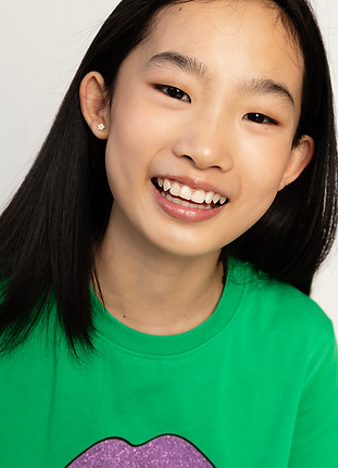 Phoebe L. | Smash Agency