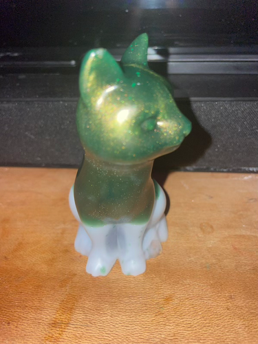 Green and white cat figurine | Cribbage King