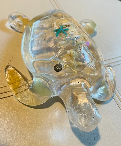 Clear resin turtle with seashells | Cribbage King