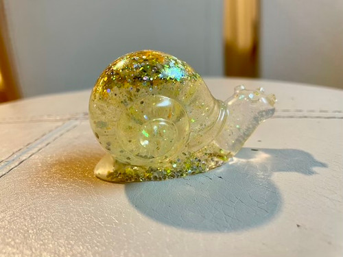 Clear snail with gold sparkles | Cribbage King