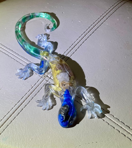 Resin Lizard Blue, Green Clear with Rocks | Cribbage King