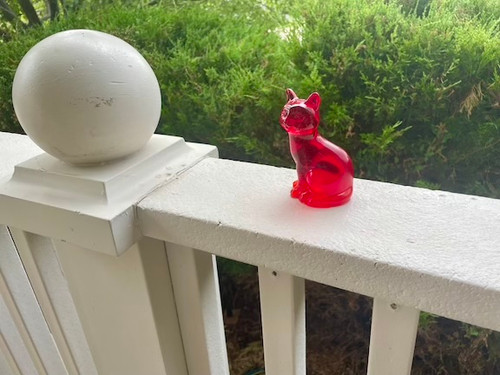 Red resin cat figurine | Cribbage King