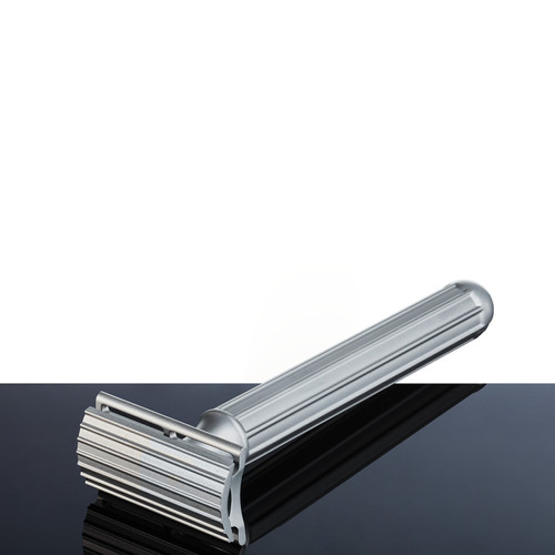 Titanium DE safety razor | Design94