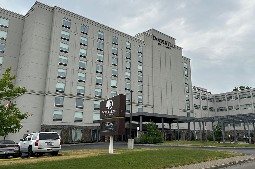 Stranger Tries to Abduct Child at Niagara Falls Hotel