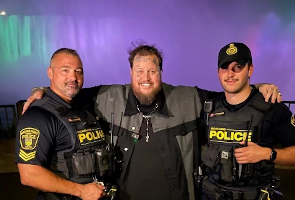 Jelly Roll Visits the Iconic Niagara Falls, Performs at Benefit to ...