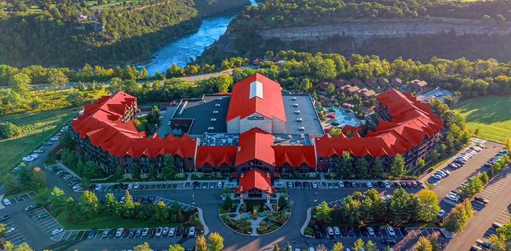 EXPLORE CANADA: Great Wolf Lodge