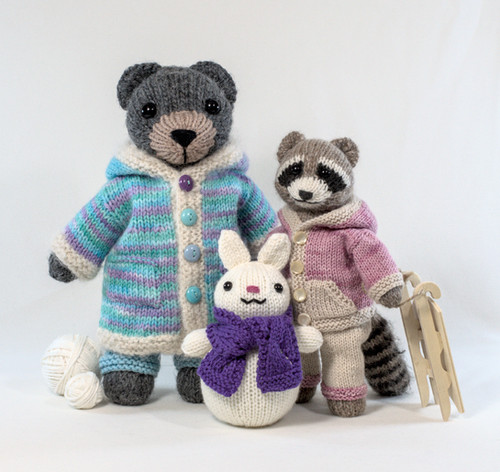 Snow Day Outfit | Fuzzy Mitten Knitting Patterns