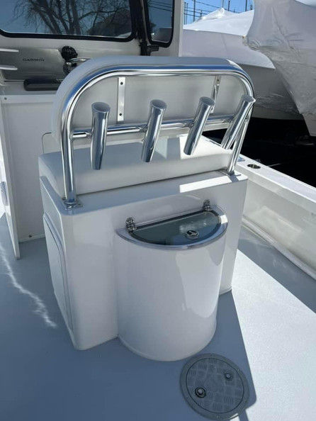 LP40/LP50 Leaning Post with Livewell | Leaning Post Boat | Nautical Design