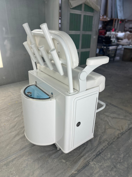 LP40/LP50 Leaning Post with Livewell | Leaning Post Boat | Nautical Design