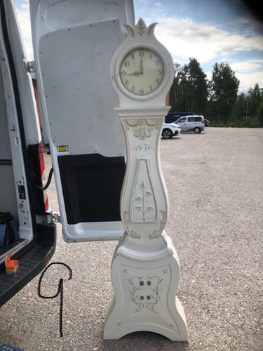 White Modern Mora | Eric's Clocks