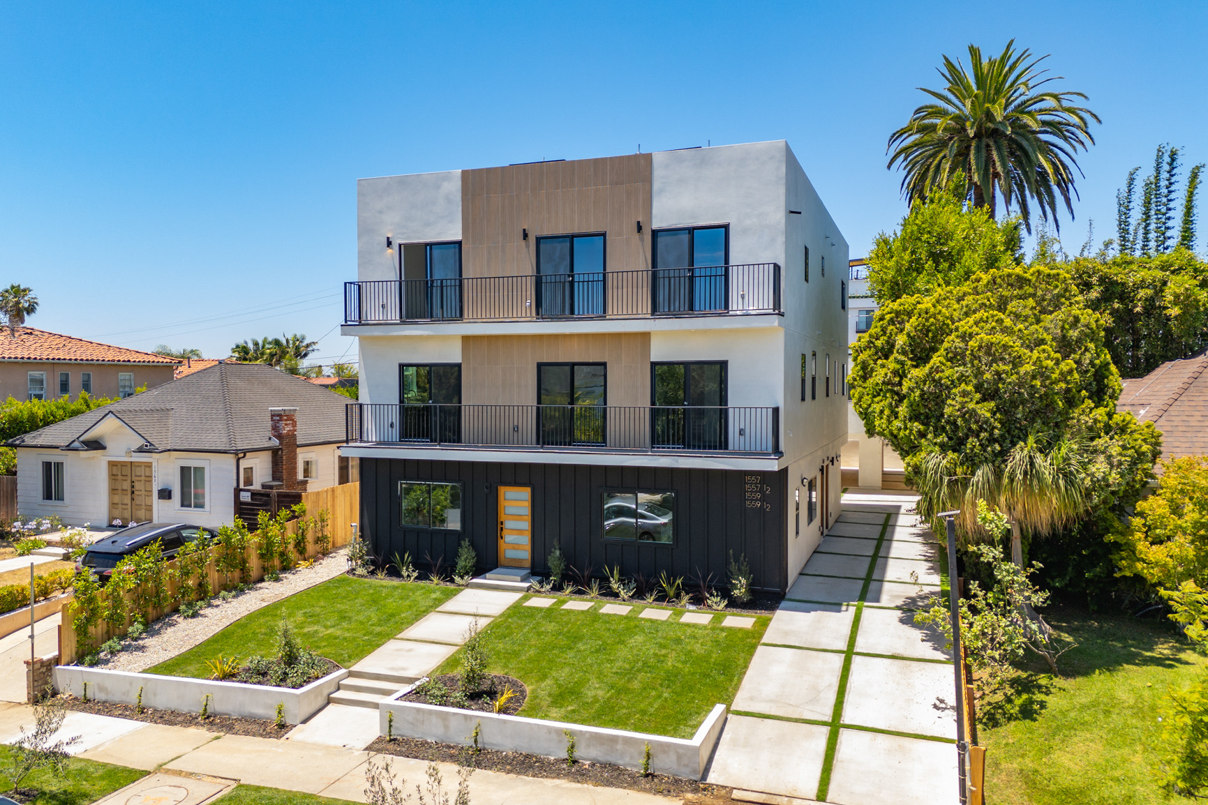 1557 S Ogden Dr, Mid-Wilshire
