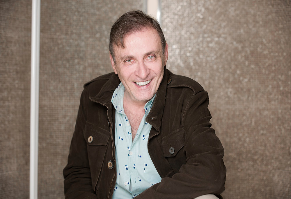 Morris Gilbert: 46 años en la producción teatral