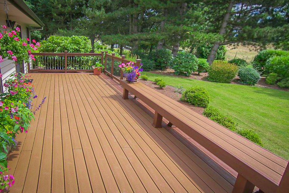 TnT Builders | Trex Deck with Bench