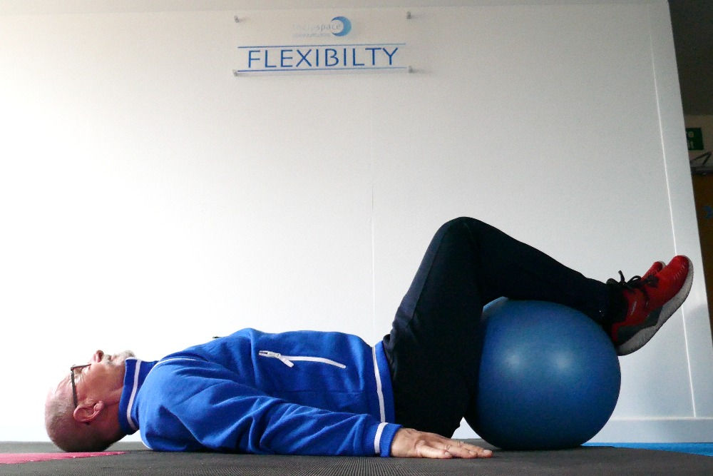 Simple Swiss ball reverse abdominal curl technique | Core strength and ...