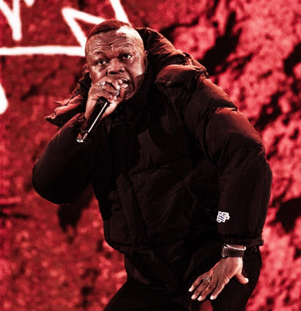 Djonga divulga seu álbum inédito em show