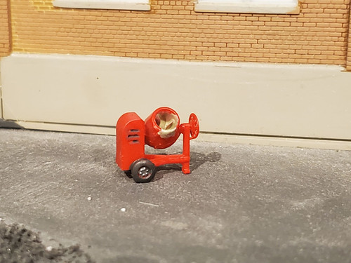 HO Scale Cement Mixer w/brick pallet | Yelton Models