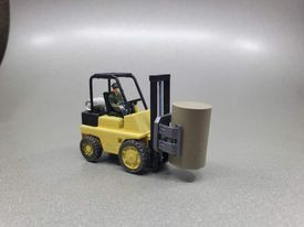 HO Scale Tow Motor with paper Roll | Yelton Models