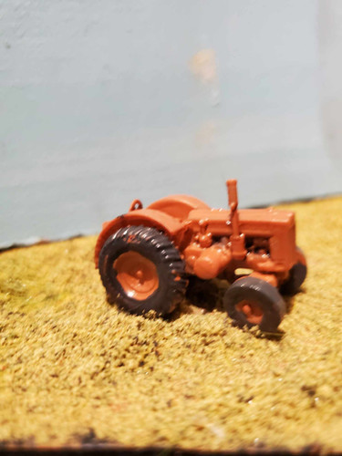 HO Scale 1950's JD D Series Tractor Out To Pasture | Yelton Models
