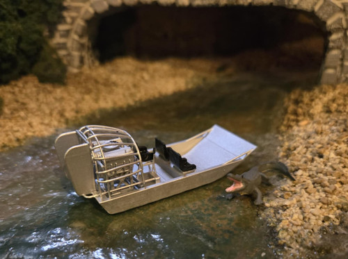 HO Scale Fan Boat and Alligator | Yelton Models