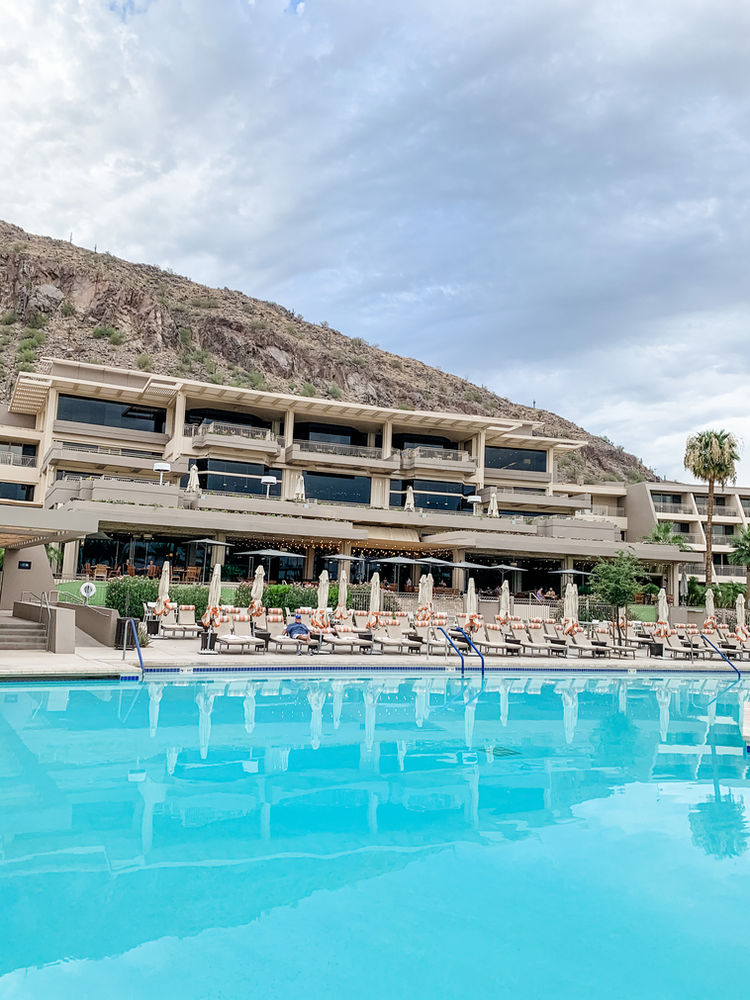 A LUXURY STAY AT THE PHOENICIAN RESORT
