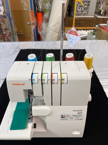 Machine a coudre Overlock | Magasin Comeau