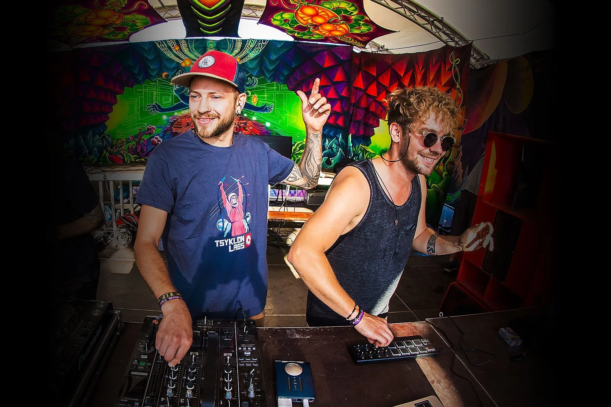 Artists | Puzzle Booking