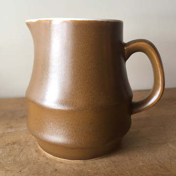 BROWN PITCHER | Teasider