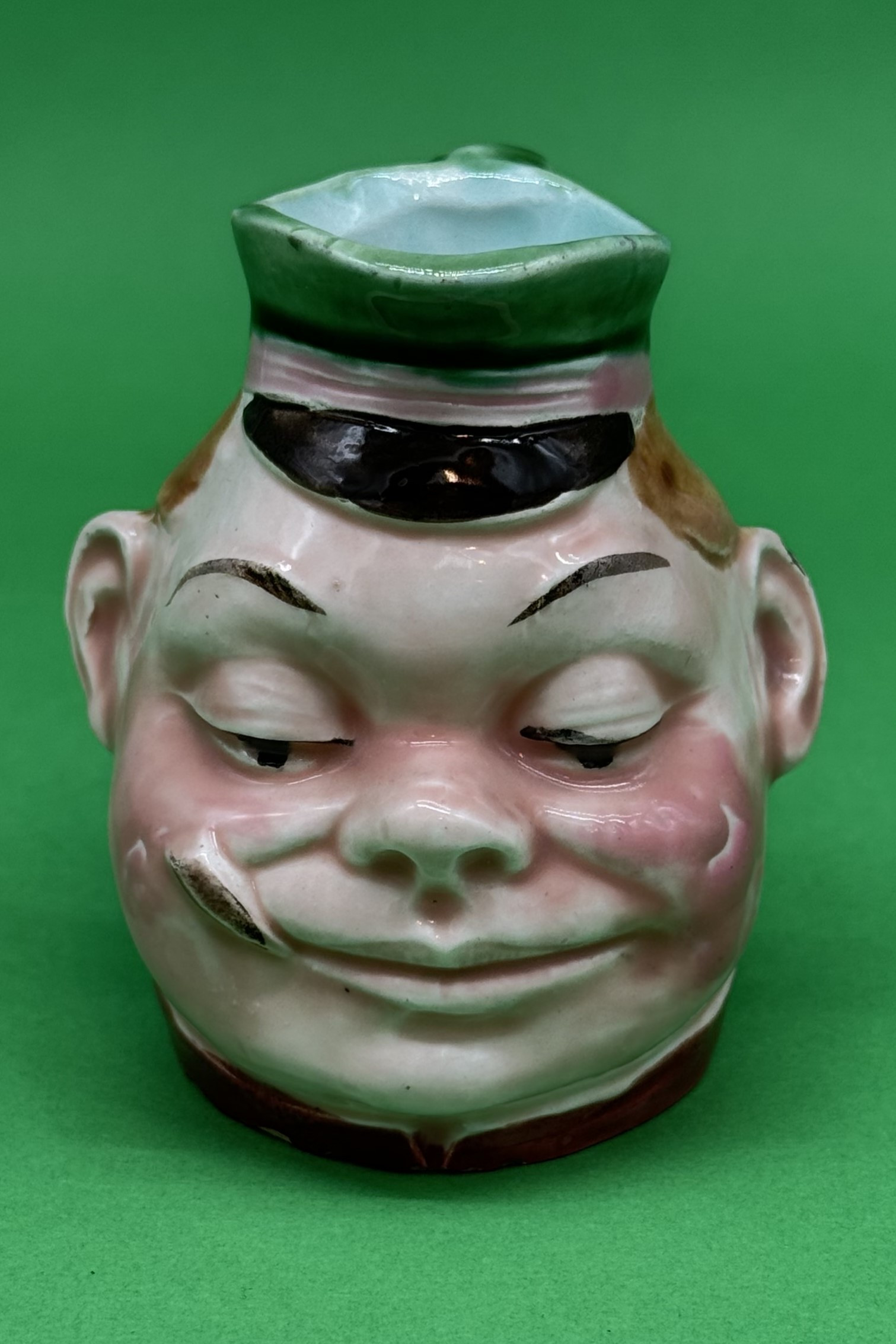 Smoker Smiling character jug green - Austria circa 1925