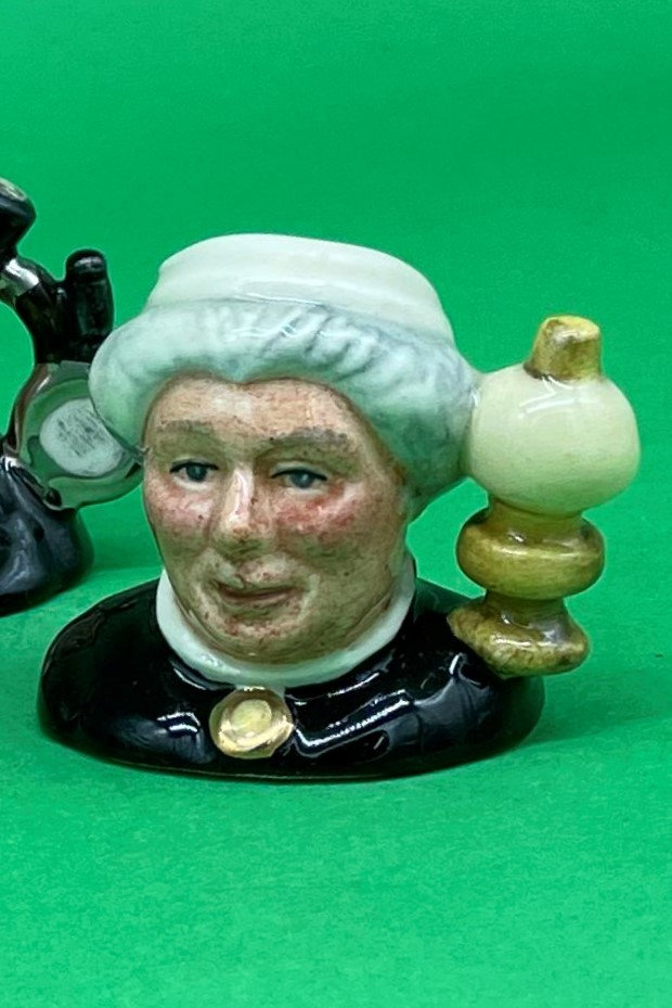 Mrs. Hudson character jug tiny - Royal Doulton 1995