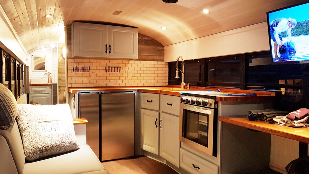 Ms Blue Sky Bus comes to JAX Tiny House Show