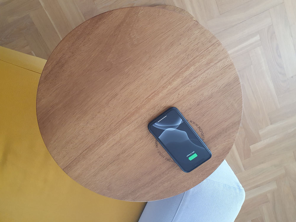 SMART WIRELESS CHARGING (100%) HARDWOOD TABLE