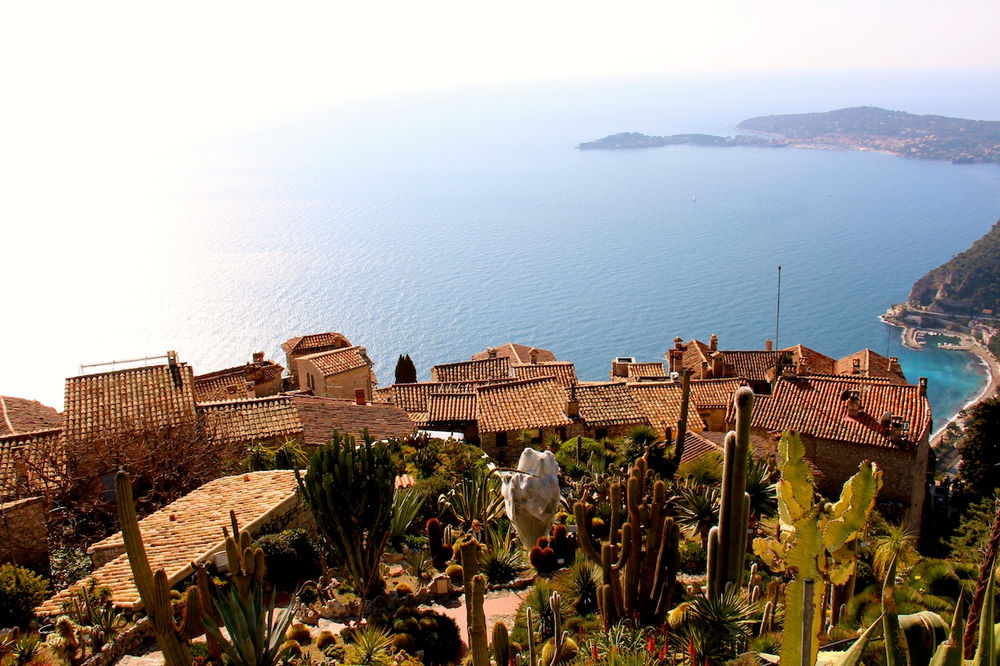 Balade en famille au coeur du village médiéval d'Eze, près de Nice