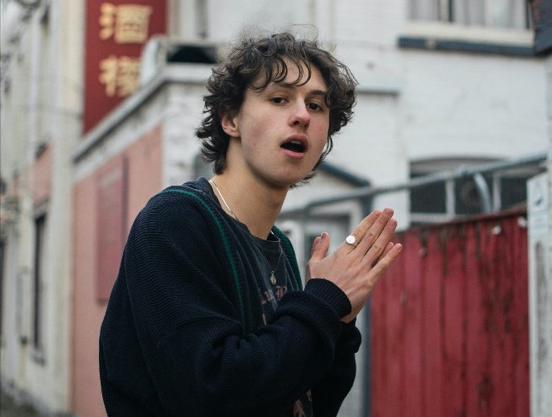 OSCAR WELSH UNVEILS NEW SINGLE 'BUSY'