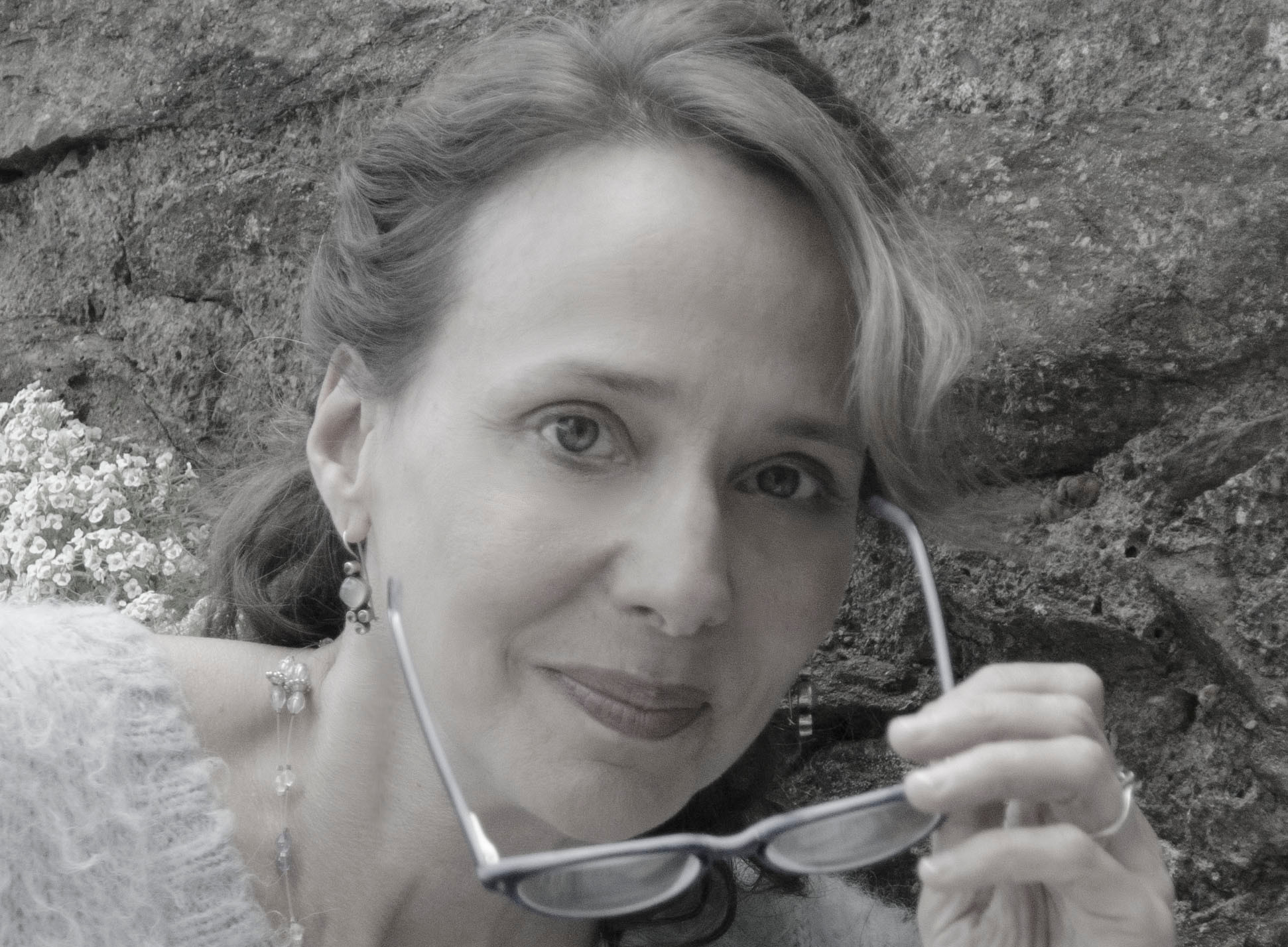 Honno Signs Meredith Miller's new book Fall River