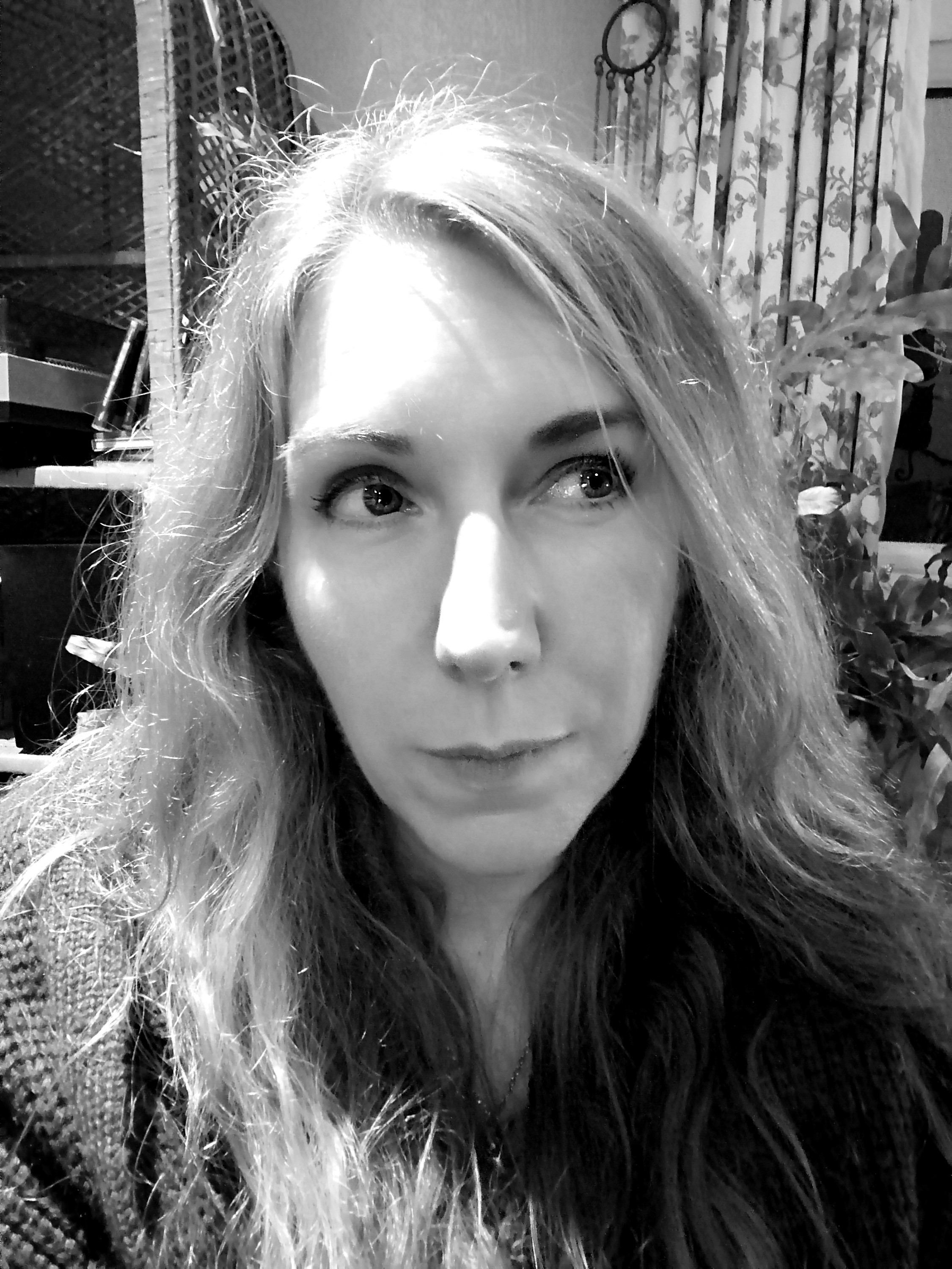 Honno signs Crow Face, Doll Face