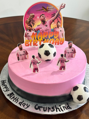 Soccer theme (8 inch diameter cake) | Zayaka Bakes n' Bites