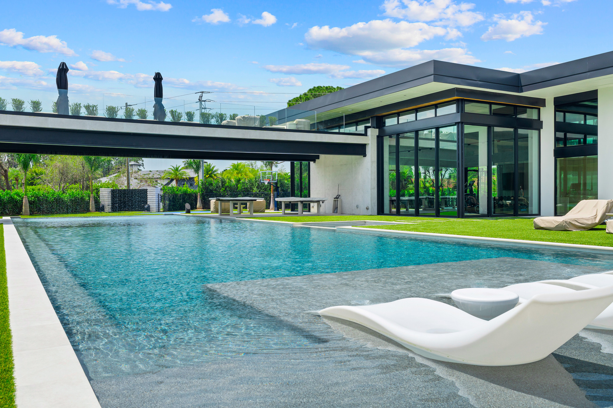 Home | Park Shore Pools | Custom Pool Construction | Naples Florida