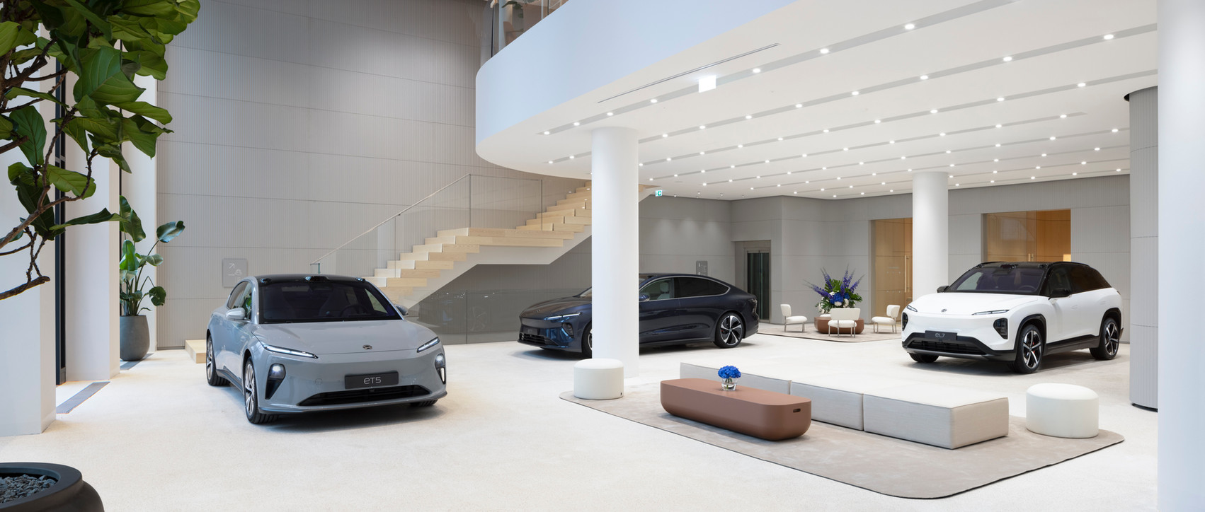 Faruk Pinjo - NIO House Duesseldorf - Production of Fine Art ...