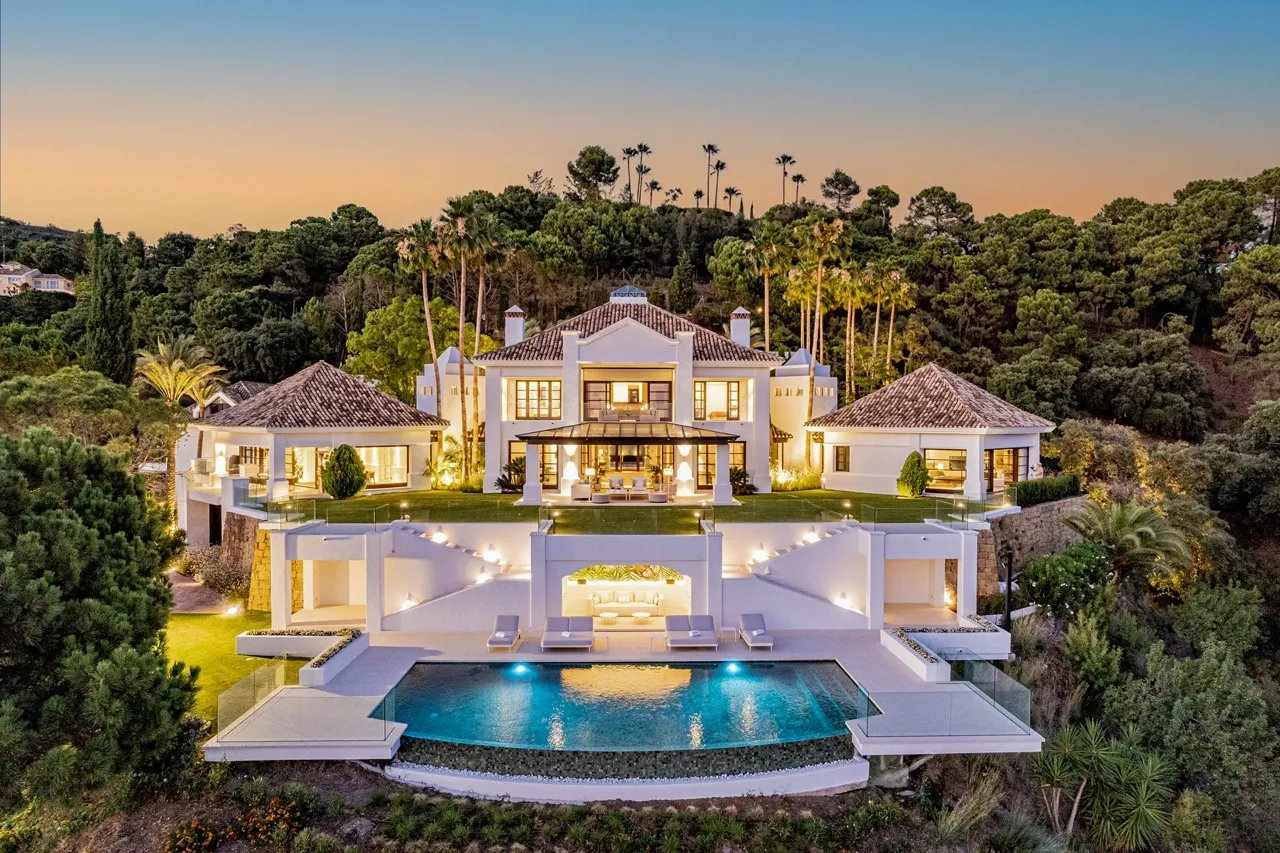 A SPECTACULAR MANSION WITH BREATHTAKING PANORAMIC VIEWS