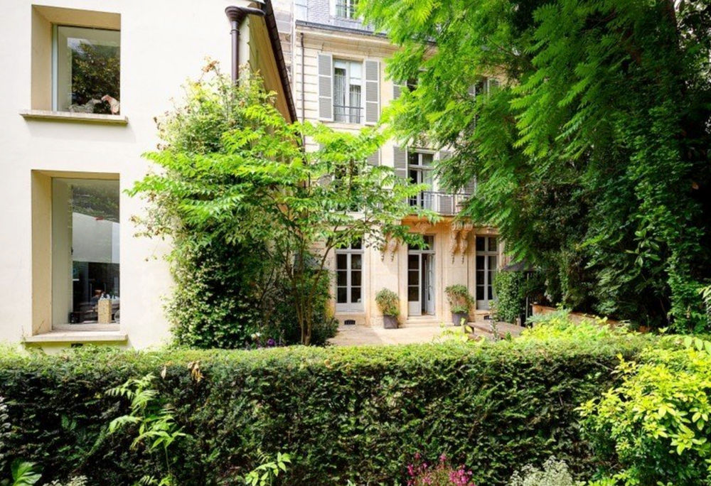 PARIS, ROMANTIC CITY HOUSE (FRANCE).