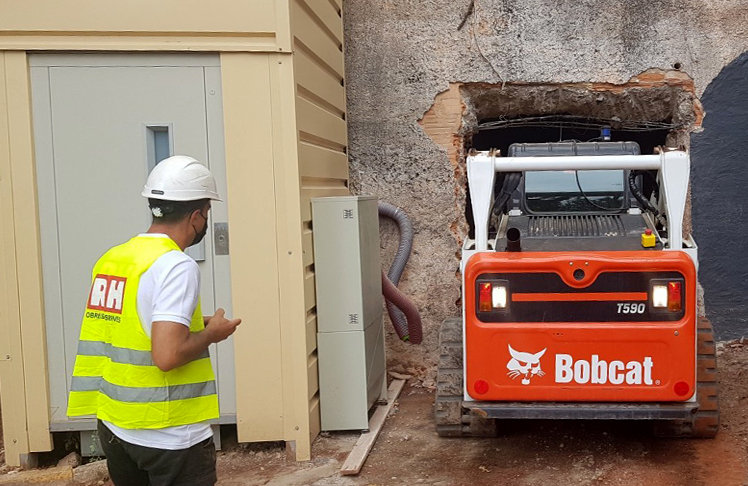 Bobcat MaxControl remote control system makes debut in Spain